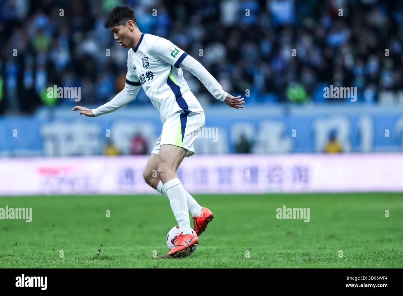 Dalian Yingbo Football Club 0-0 draw Wuhan Three Towns Football Club at ...