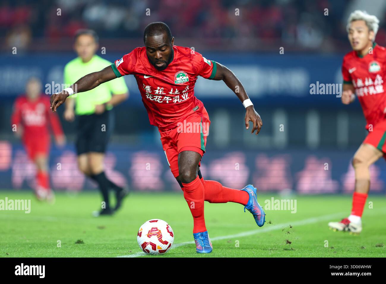Henan Jiuzu Dukang Football Club defeated Changchun Yatai Football Club ...