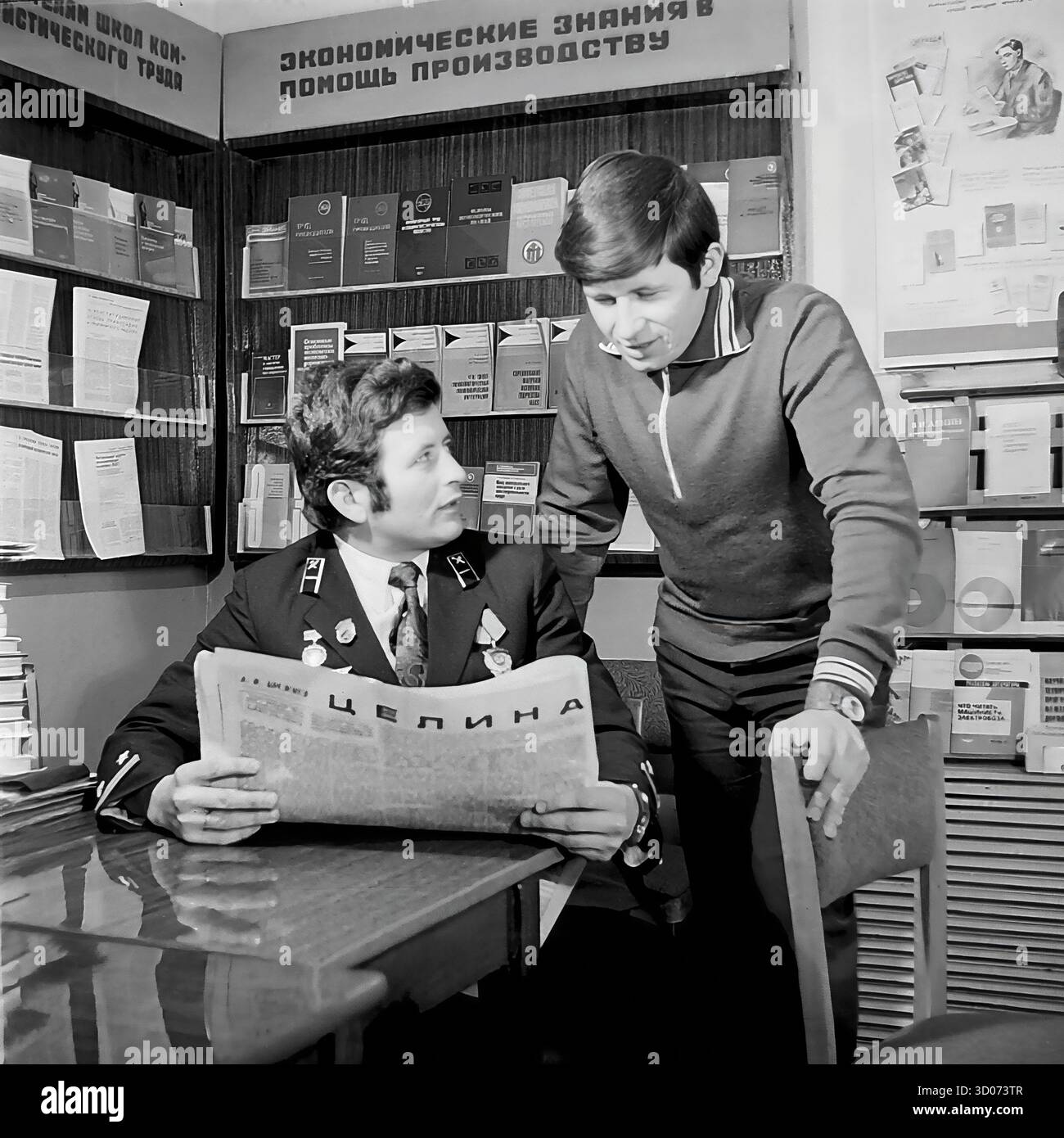 Soviet newspaper 1970s hi-res stock photography and images - Alamy