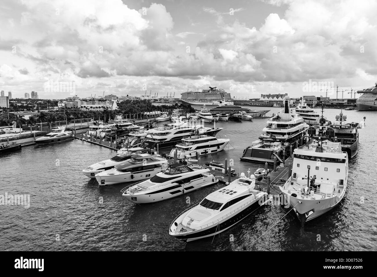 Luxury sea marina bay miami Black and White Stock Photos & Images - Alamy