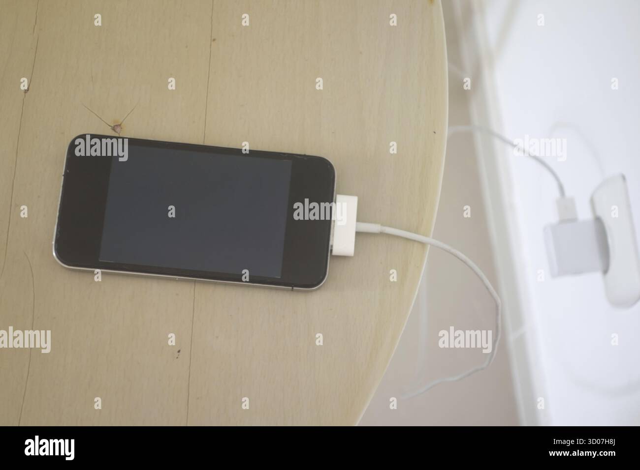 Mobile phone charged power hi-res stock photography and images - Alamy