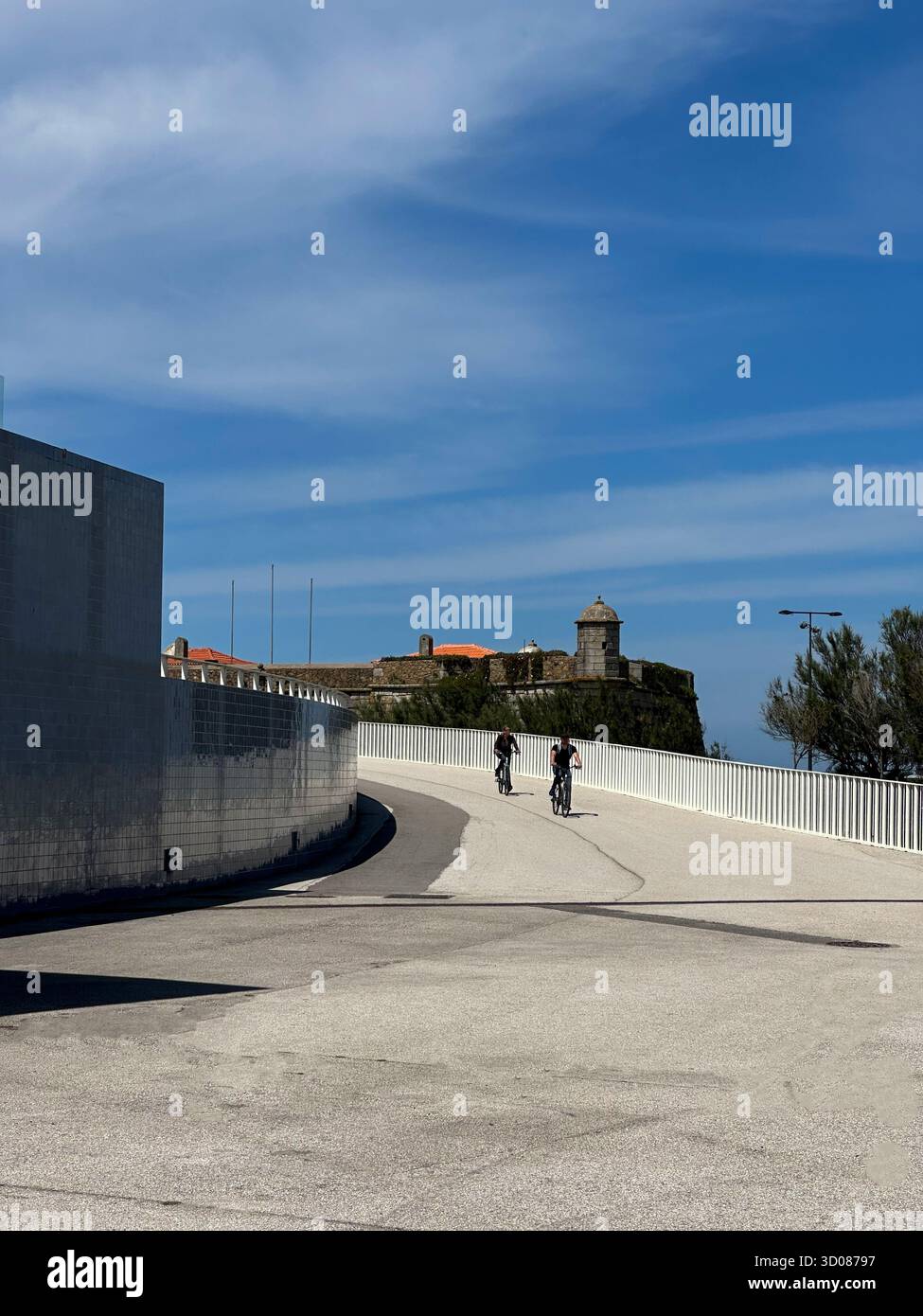 Unrecognized cyclists hi-res stock photography and images - Alamy