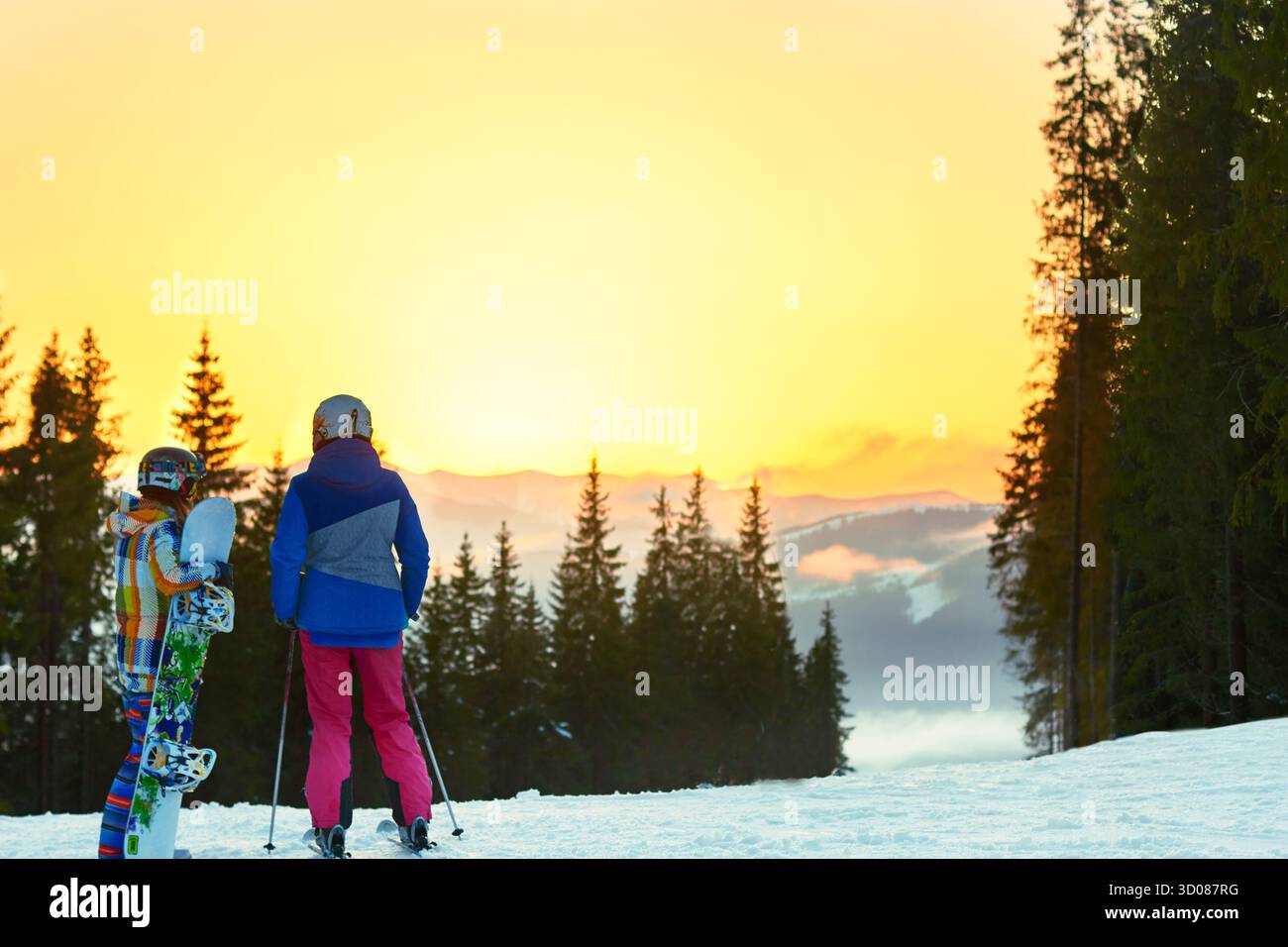 Skier snowboarder having fun hi-res stock photography and images - Alamy