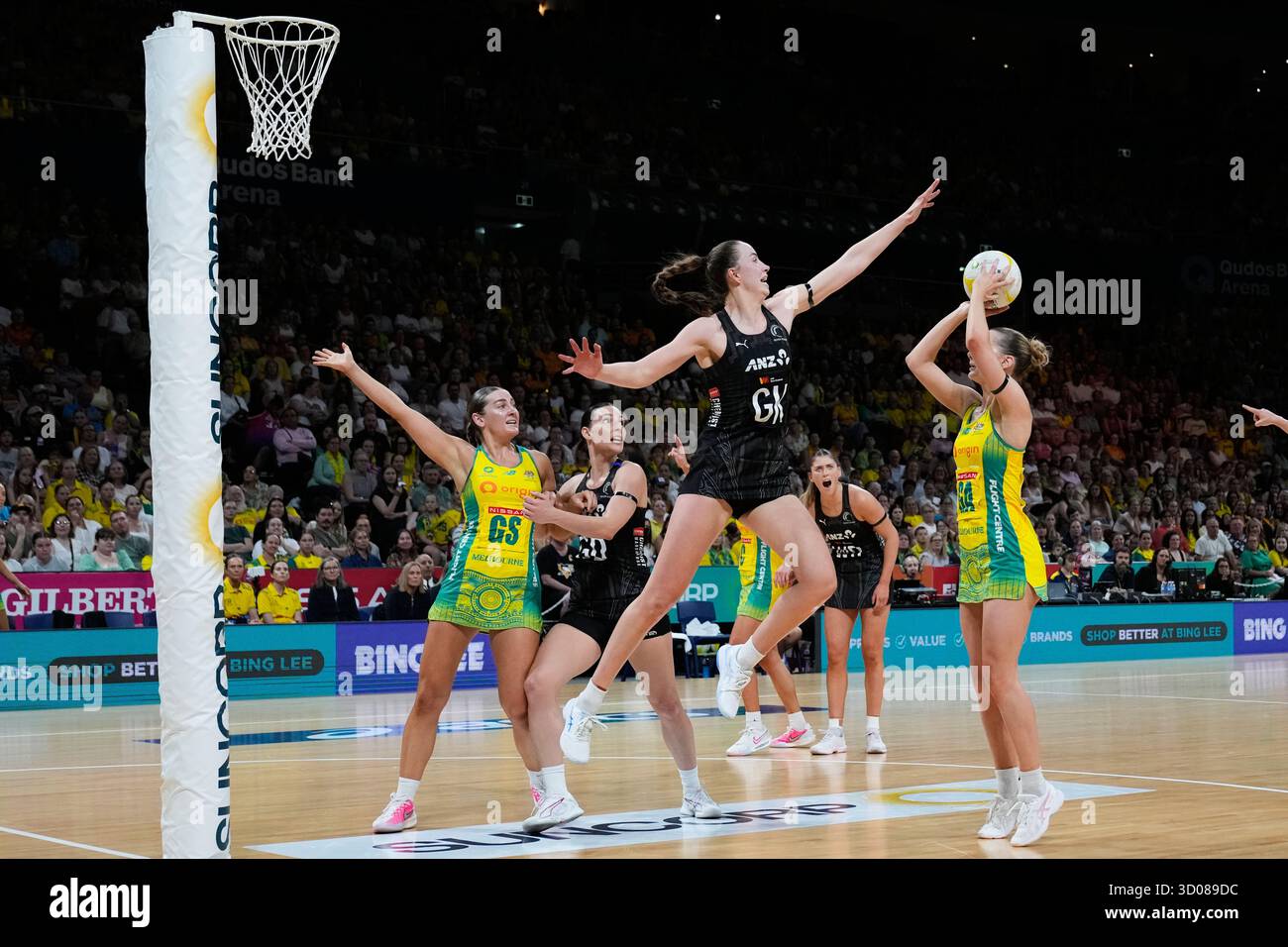New Zealand's Kelly Jackson attempts to block a shot from Australia's ...