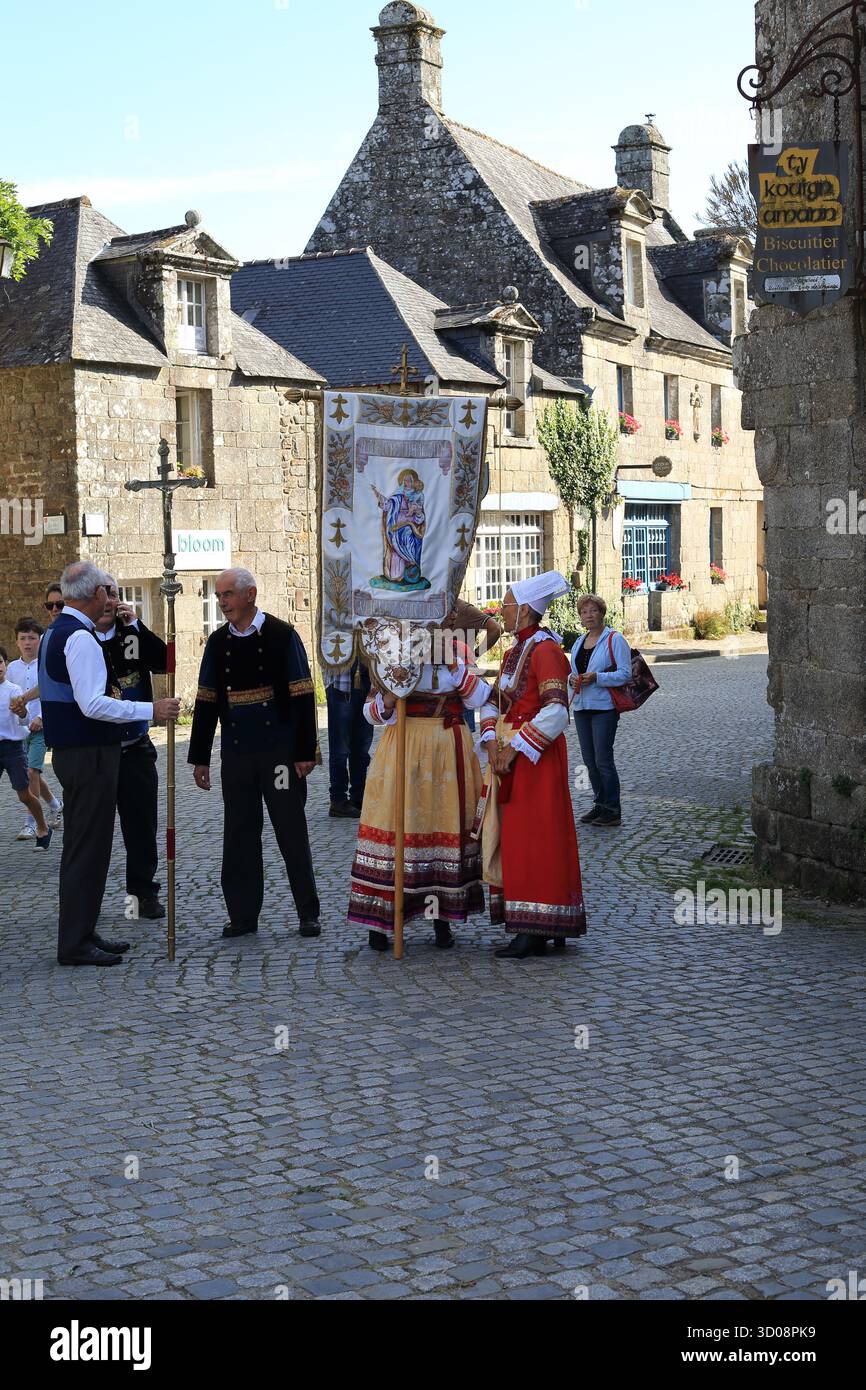 Grande Tromenie de Locronan 2025 - Banner for the church Notre Dame du ...
