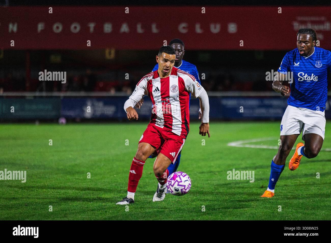 Brackley, UK. 21st Oct, 2025. Tyler Lyttle (2 Brackley Town) running ...