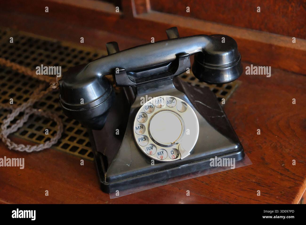 Old telephone style handset hi-res stock photography and images - Alamy