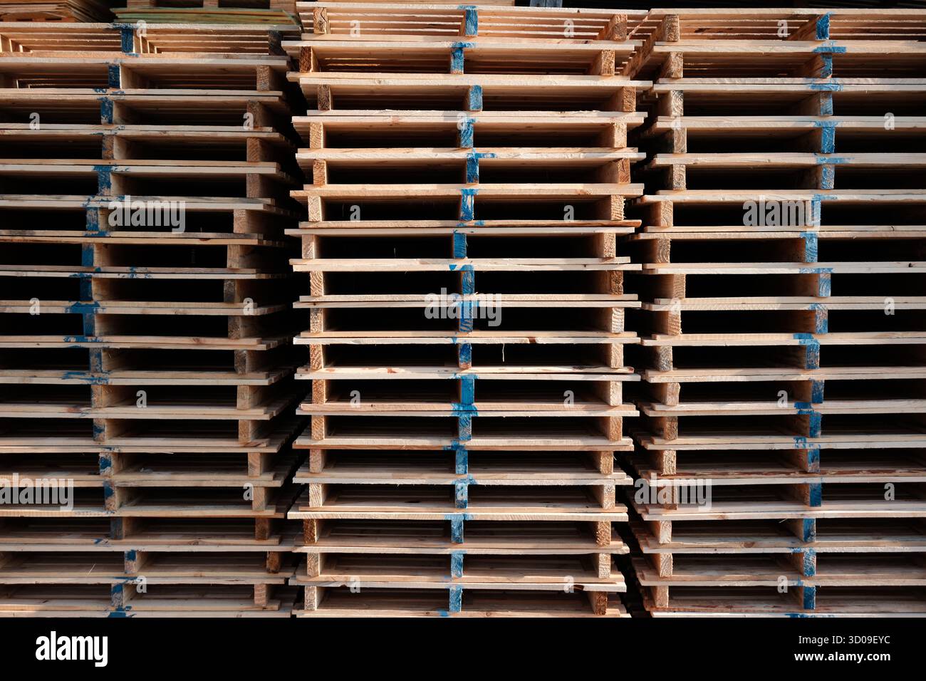 Stack of wooden pallets Stock Photo - Alamy