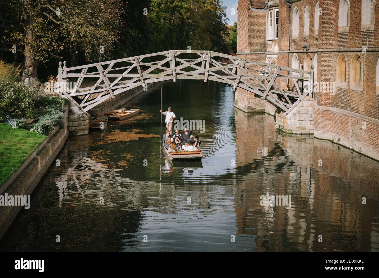Cambridge, UK. 22nd Oct, 2025. People enjoy punting on the River Cam by ...