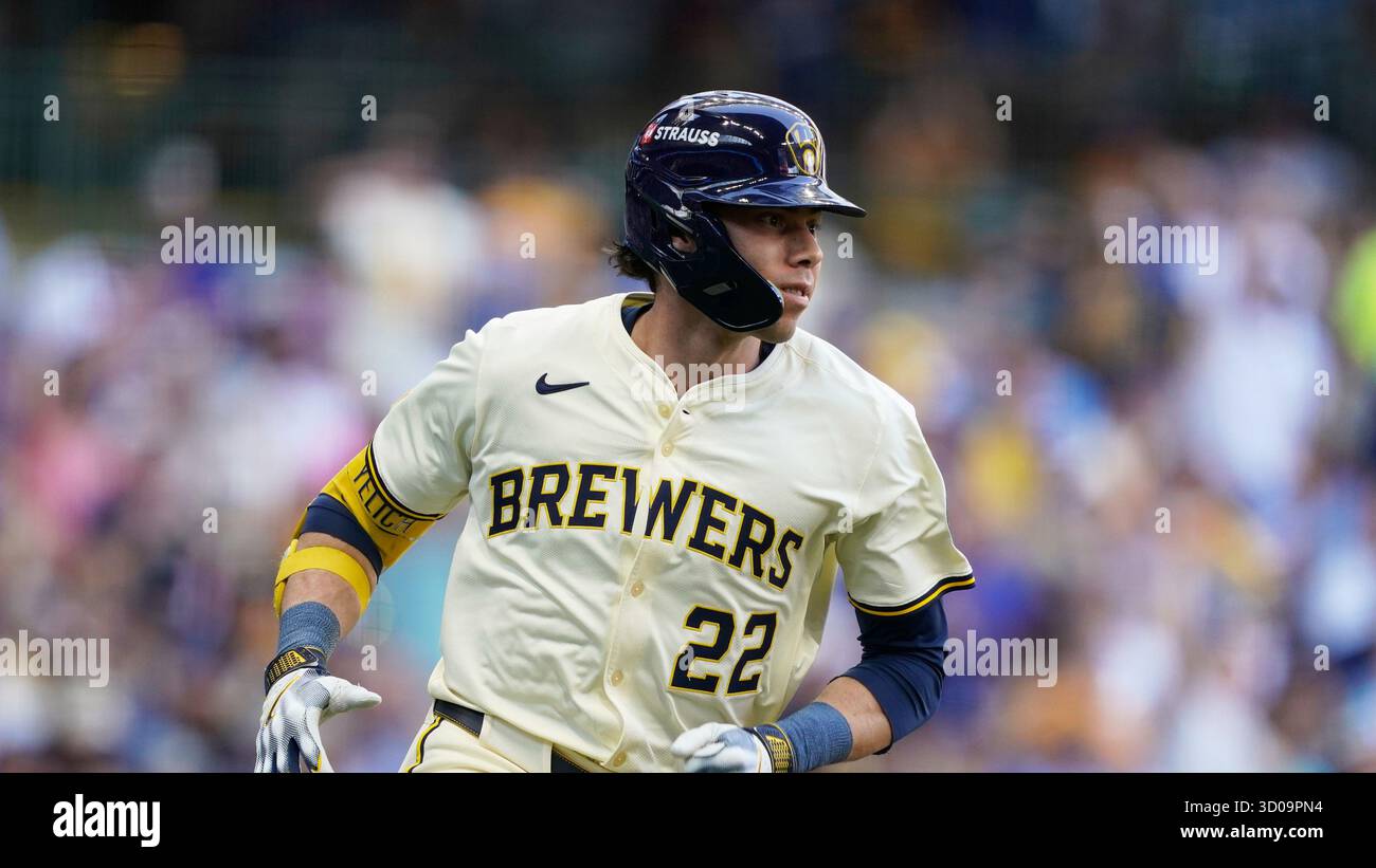Milwaukee Brewers' Christian Yelich hits an RBI single during the ...
