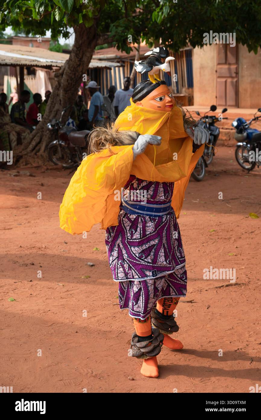 Benin, Zou district, Cové, dance of the Gelede mask Stock Photo - Alamy