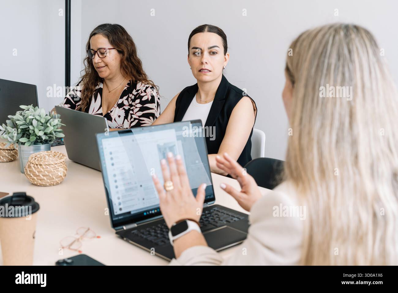 Corporate speaking hi-res stock photography and images - Alamy