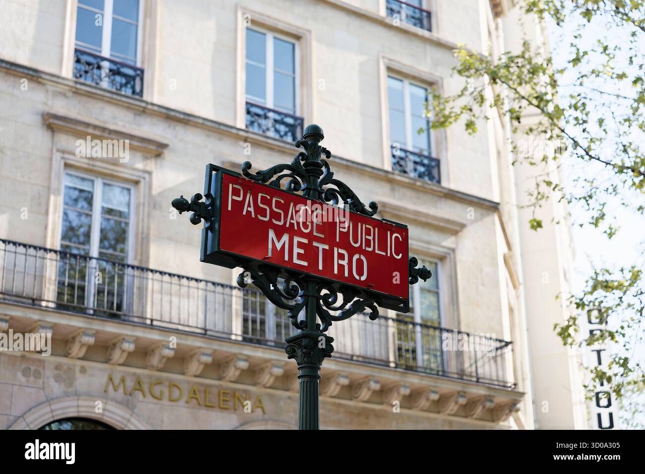France, Paris, Montmartre, metro sign Stock Photo - Alamy