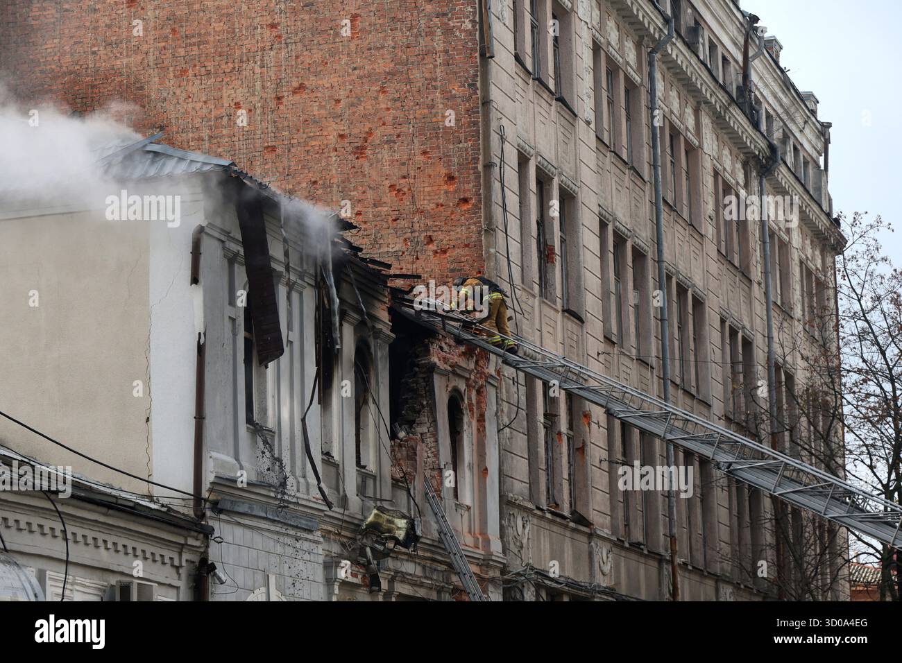 Firefighter climbs aerial ladder hi-res stock photography and images ...