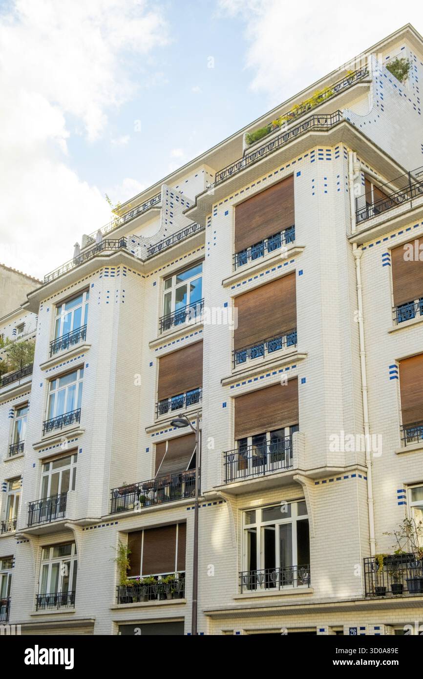 France, Paris, Rue Vavin, Art Deco stepped building by Henri Sauvage ...