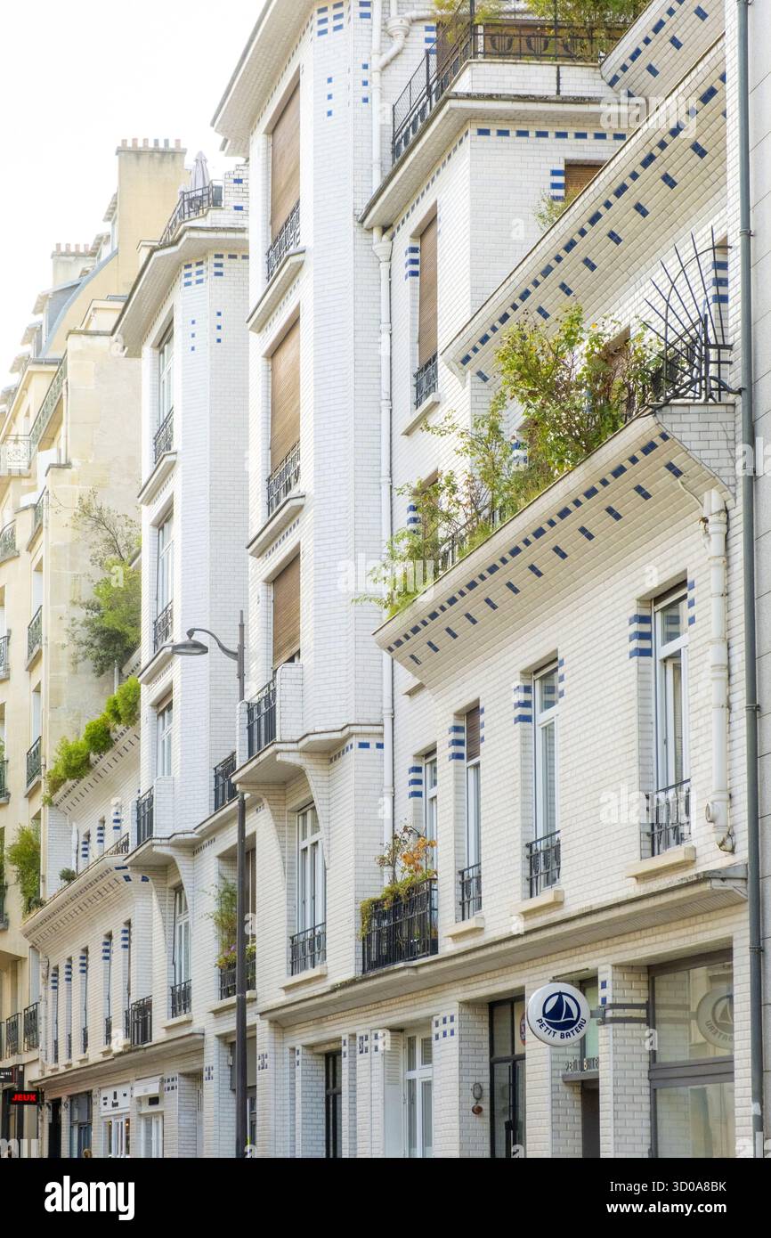 France, Paris, Rue Vavin, Art Deco stepped building by Henri Sauvage ...