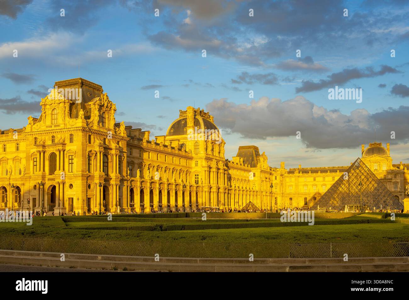 France, Paris, the Louvre Museum, the Richelieu Pavilion Stock Photo ...