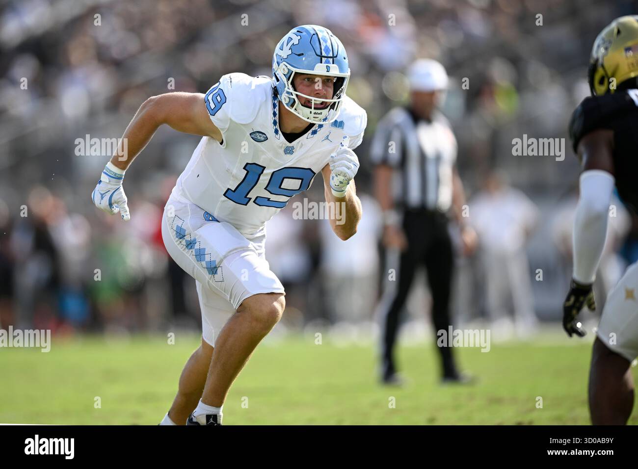 North Carolina tight end Jake Johnson (19) runs while defended by ...