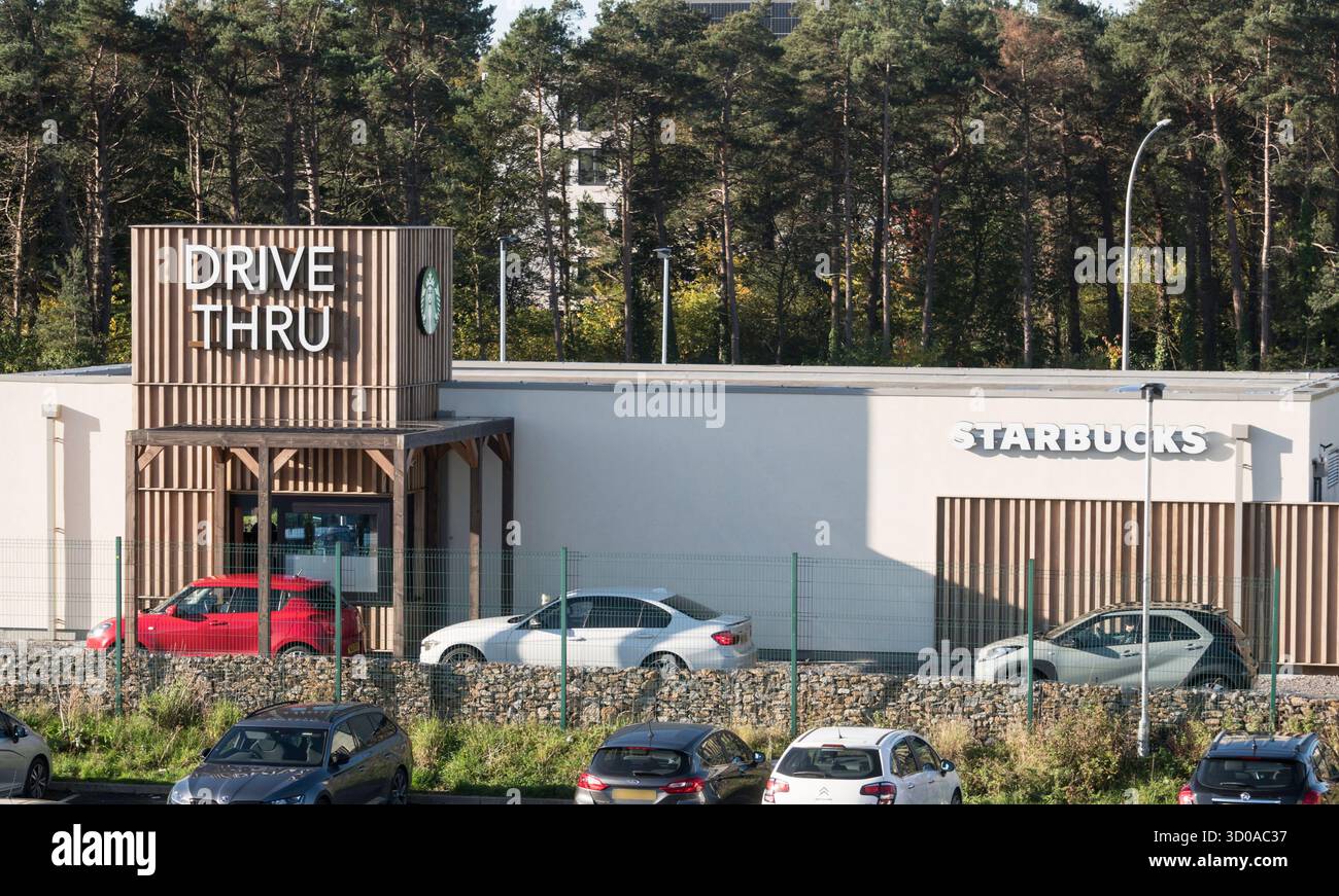 Starbucks drive thru queue hi-res stock photography and images - Alamy