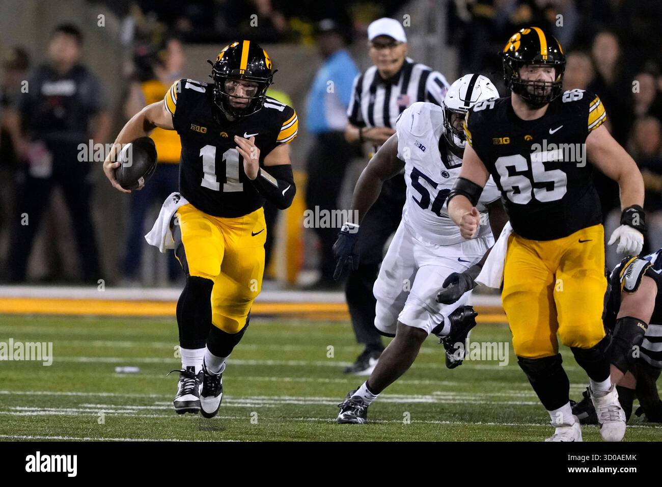 Iowa quarterback Mark Gronowski (11) runs up field during the second ...