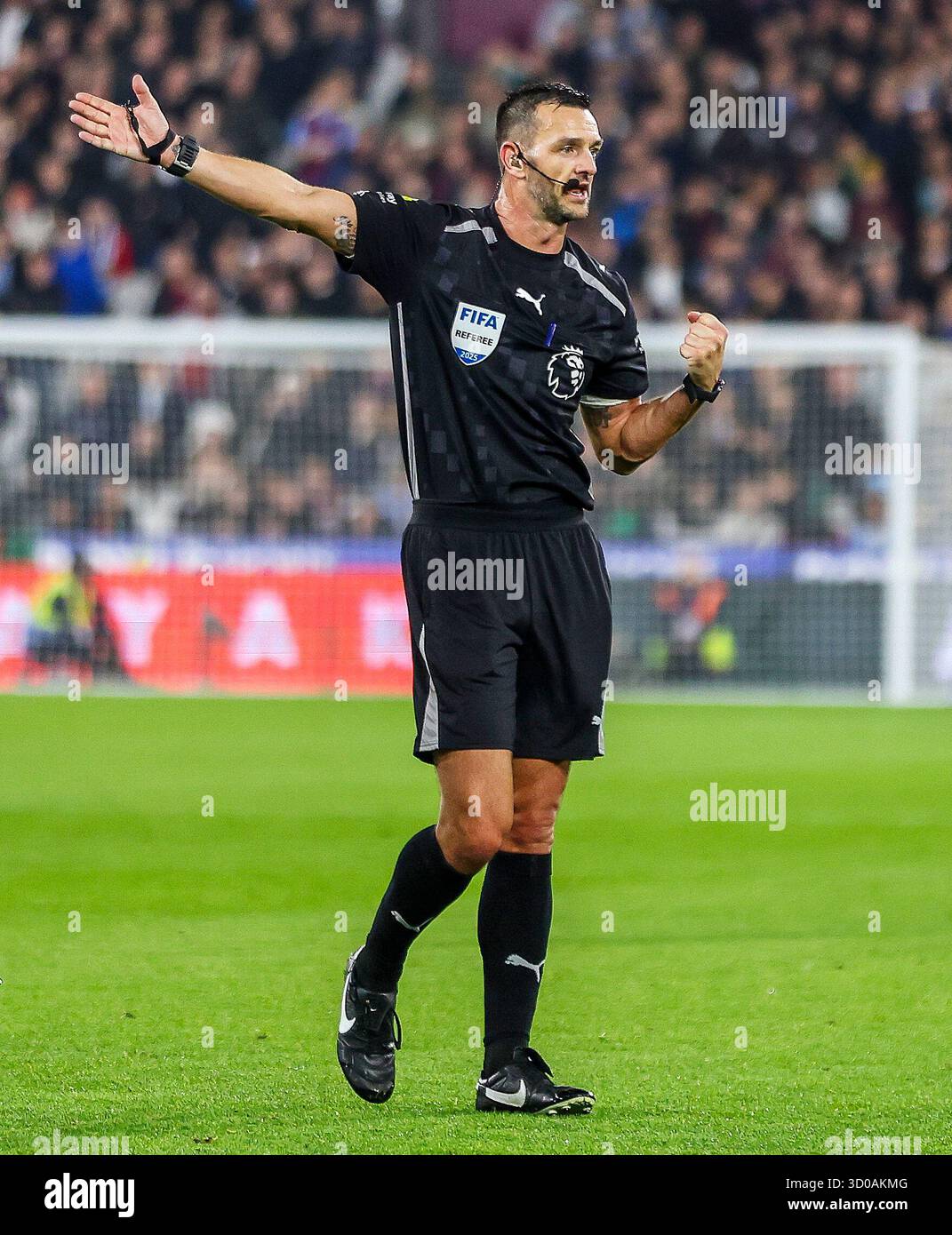 Referee Andrew Madley during the Premier League match at the London ...
