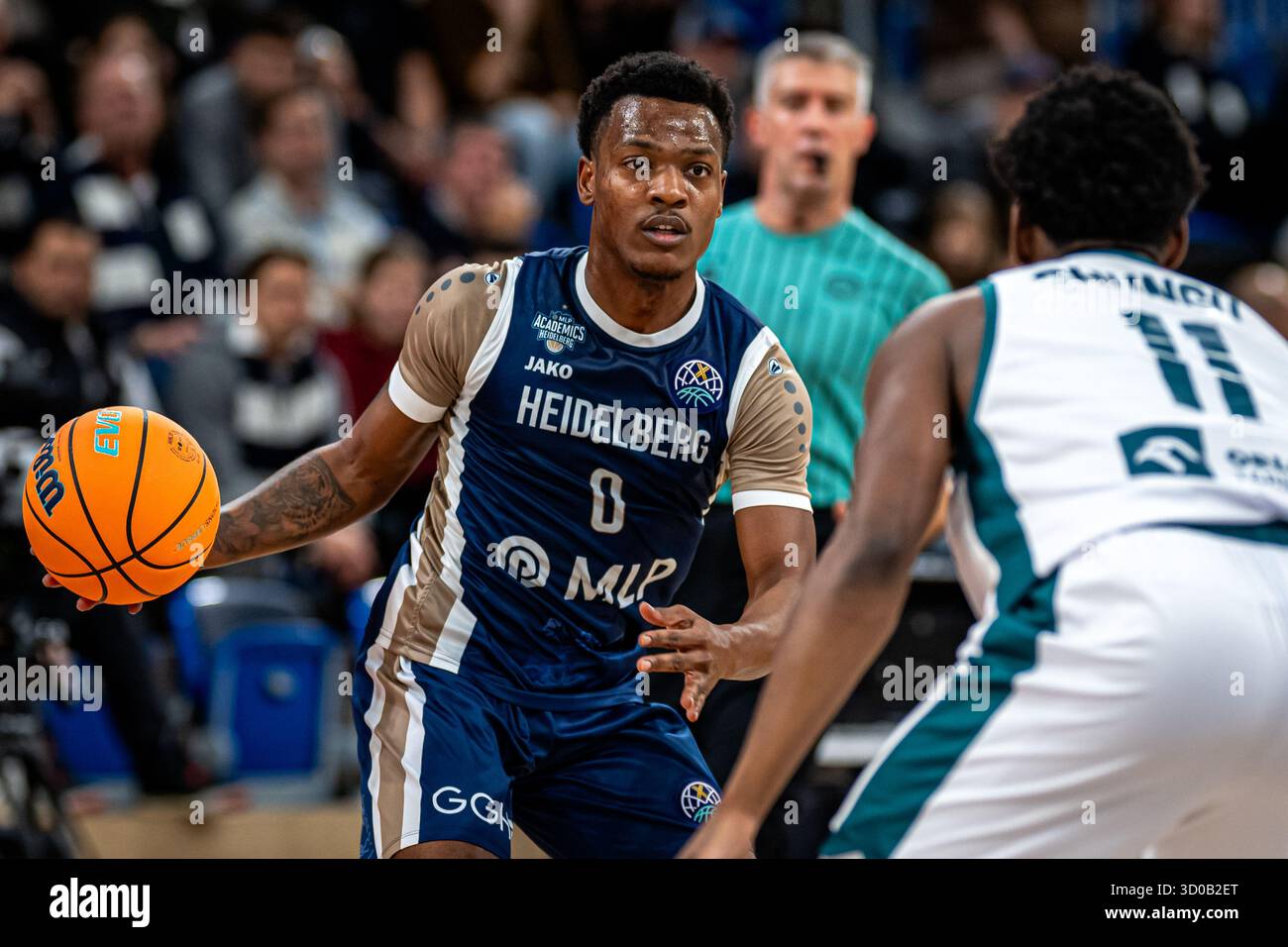 DJ Horne (0; MLP Academics Heidelberg) dribbles the ball Basketball ...