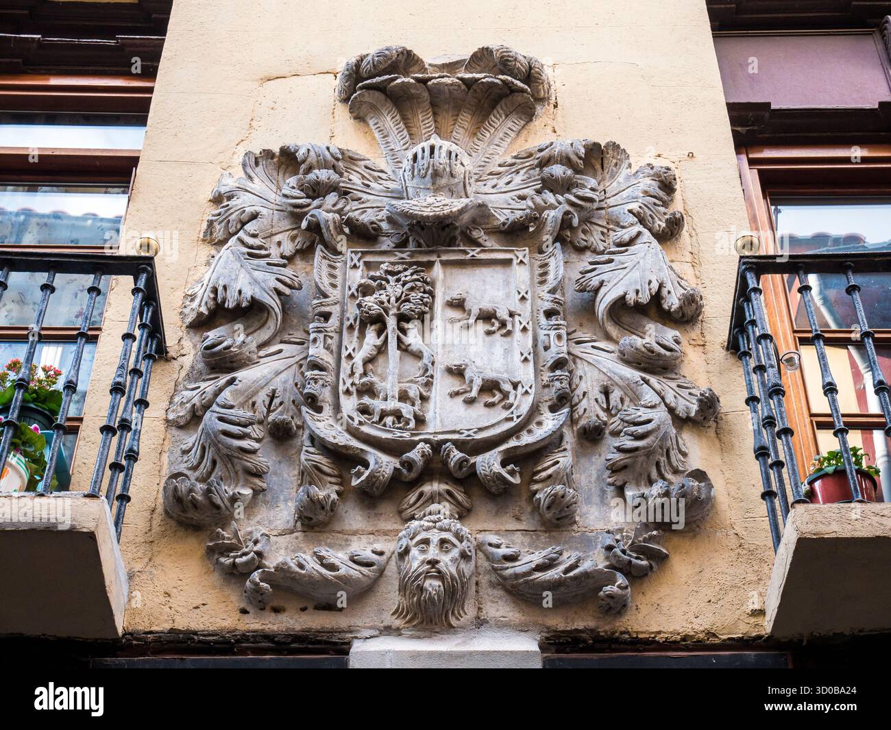 Escudo de piedra. Vitoria. Álava. País Vasco. España Stock Photo - Alamy