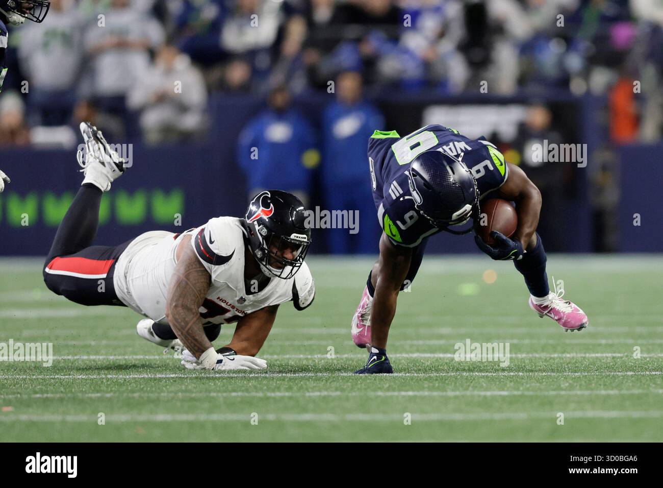 Seattle Seahawks running back Kenneth Walker III (9) tries to evate the ...