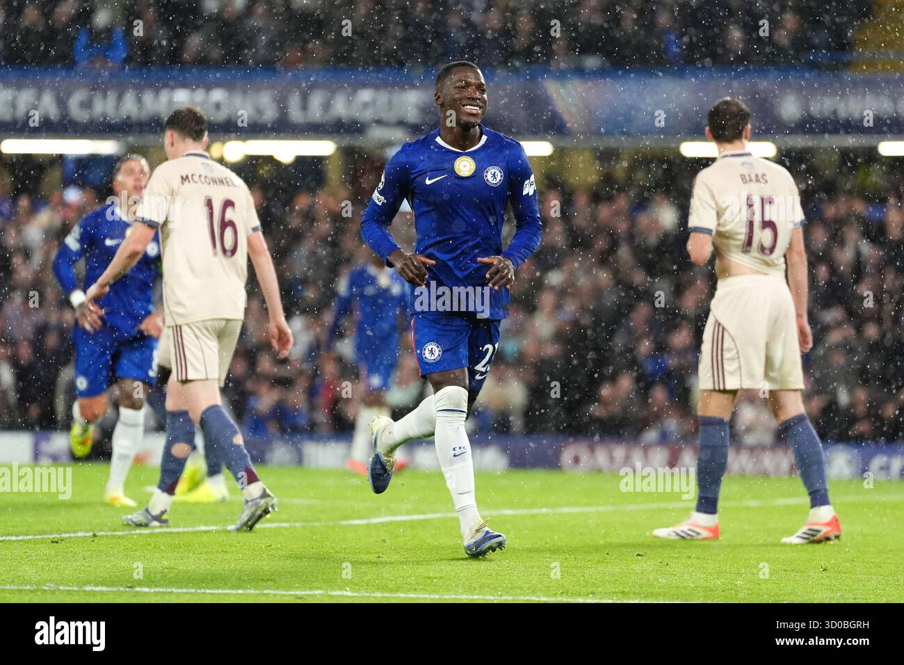 Chelsea's Moises Caicedo (centre) celebrates scoring their side's ...