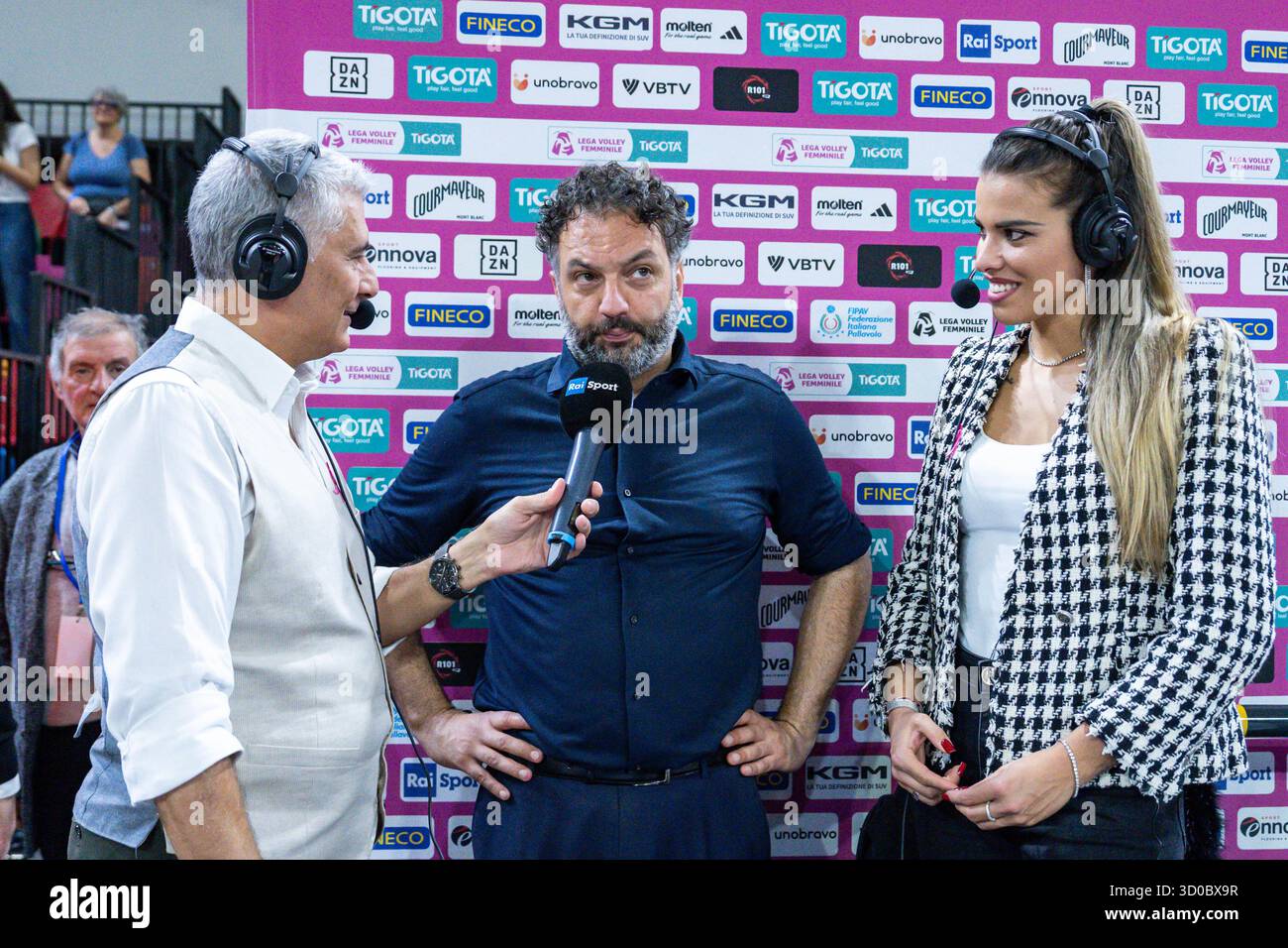 Stefano Lavarini (head coach Numia Vero Volley Milano) gives an ...