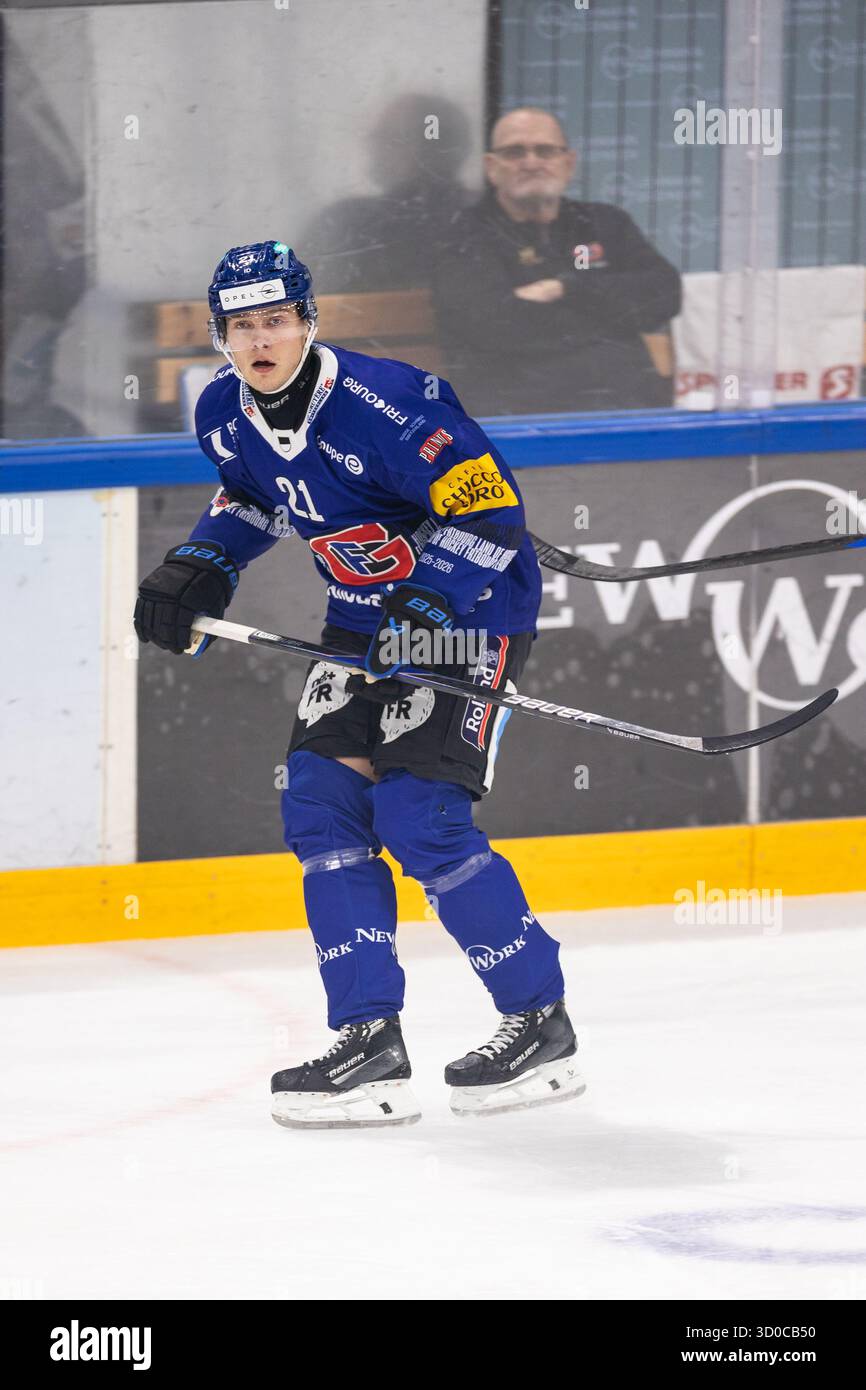 21/10/2025, Fribourg, BCF Arena, NL: Fribourg-Gottéron - EV Zug, #21 ...