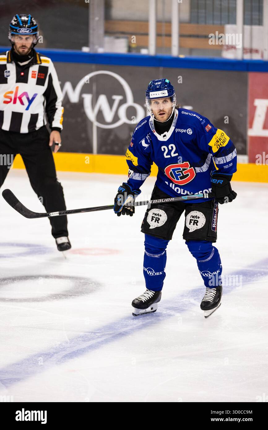 21/10/2025, Fribourg, BCF Arena, NL: Fribourg-Gottéron - EV Zug, #22 ...