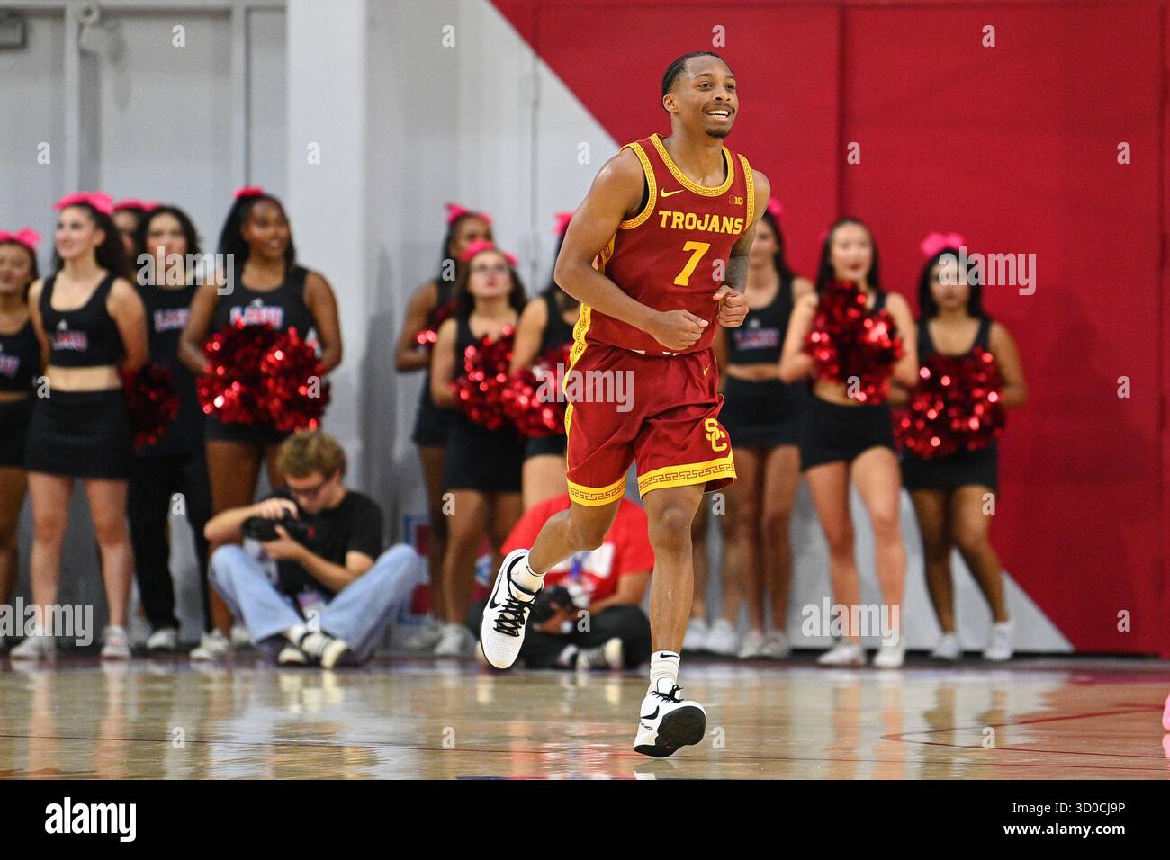 LOS ANGELES, CA - OCTOBER 18: USC Trojans guard Jordan Marsh (7) looks ...