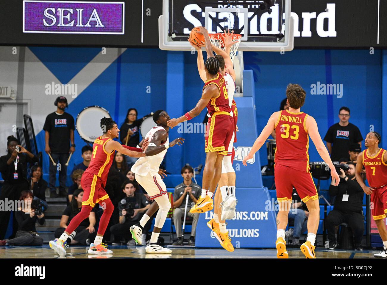 LOS ANGELES, CA - OCTOBER 18: USC Trojans guard Jerry Easter II (8 ...