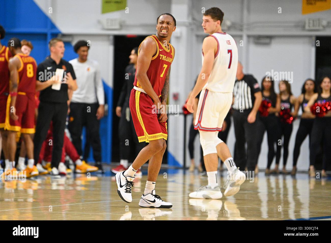 LOS ANGELES, CA - OCTOBER 18: USC Trojans guard Jordan Marsh (7) is ...