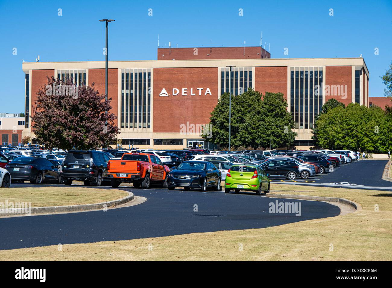 Delta air lines headquarters exterior hi-res stock photography and ...