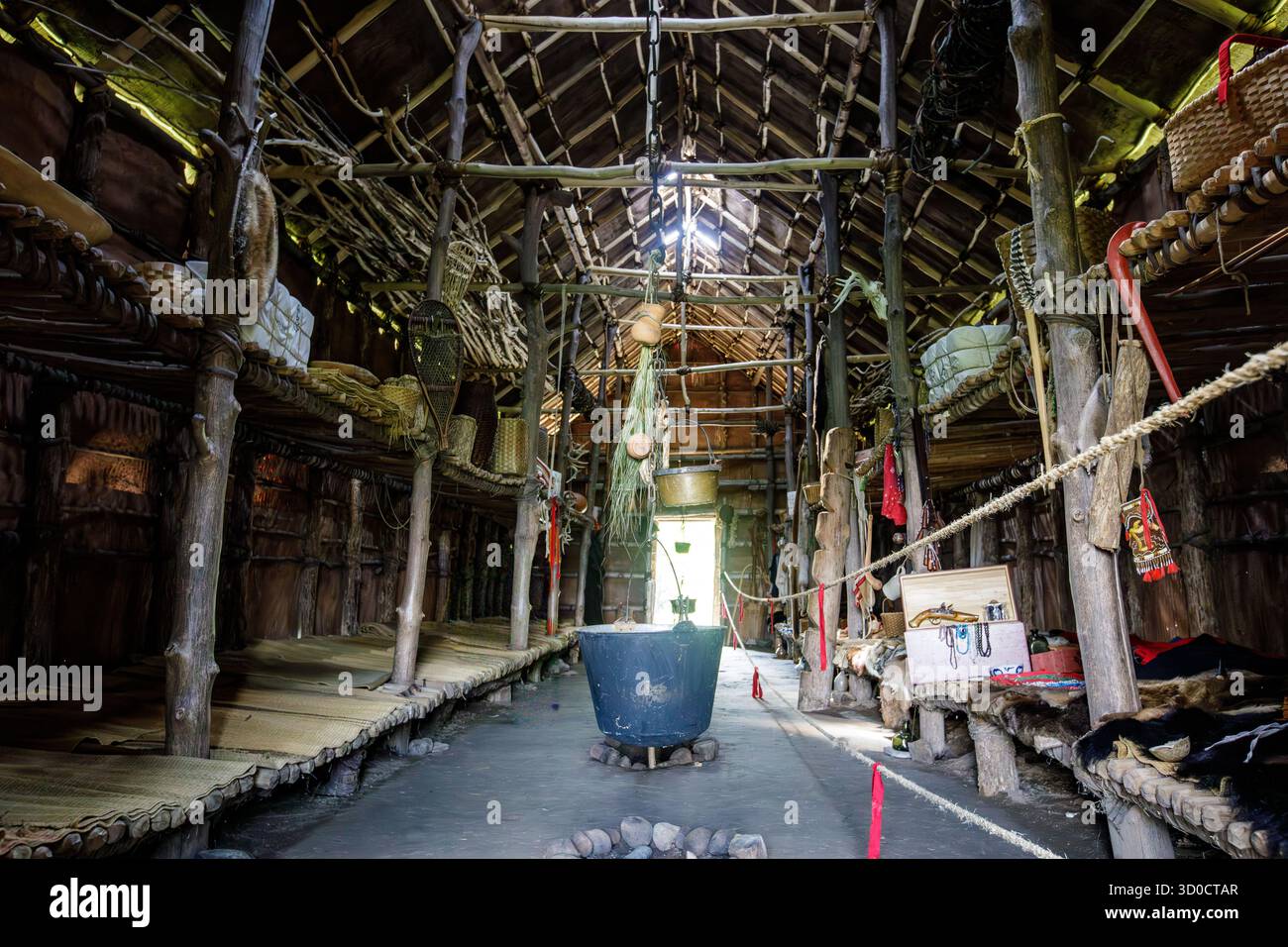 Interior longhouse native american hi-res stock photography and images ...