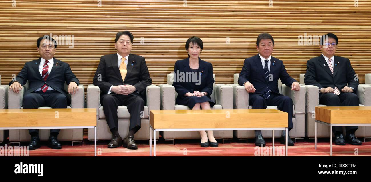 Japanese Prime Minister Sanae Takaichi (C) attenda the cabinet meeting ...