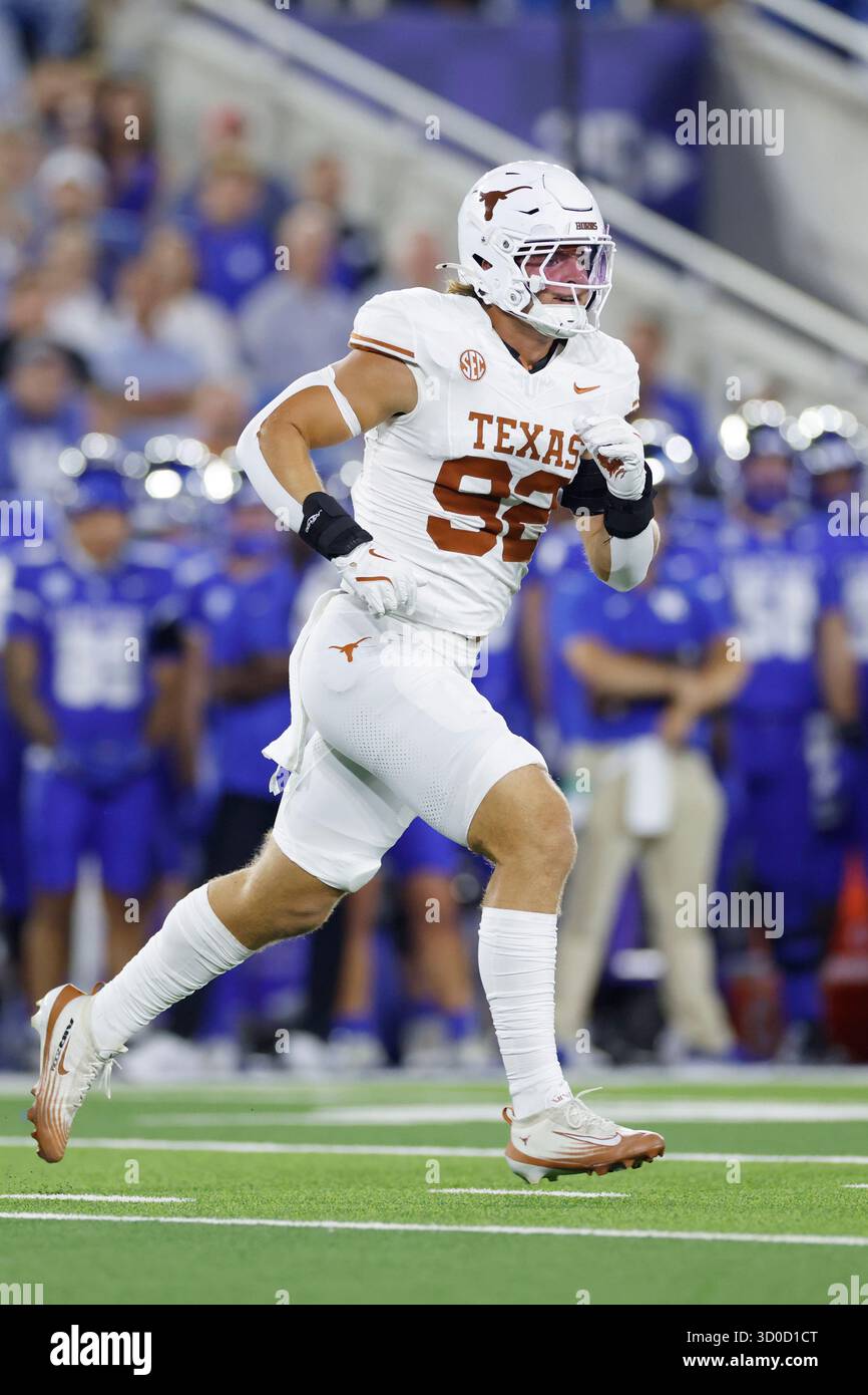 LEXINGTON, KY - OCTOBER 18: Colton Vasek #92 of the Texas Longhorns ...