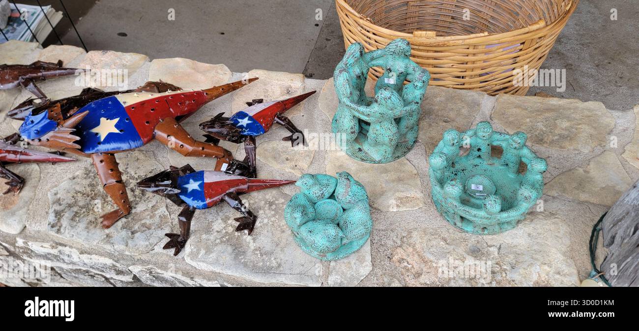 Metal Iguana Sculpture Painted with Texas Flag Colors at Wimberley Art ...