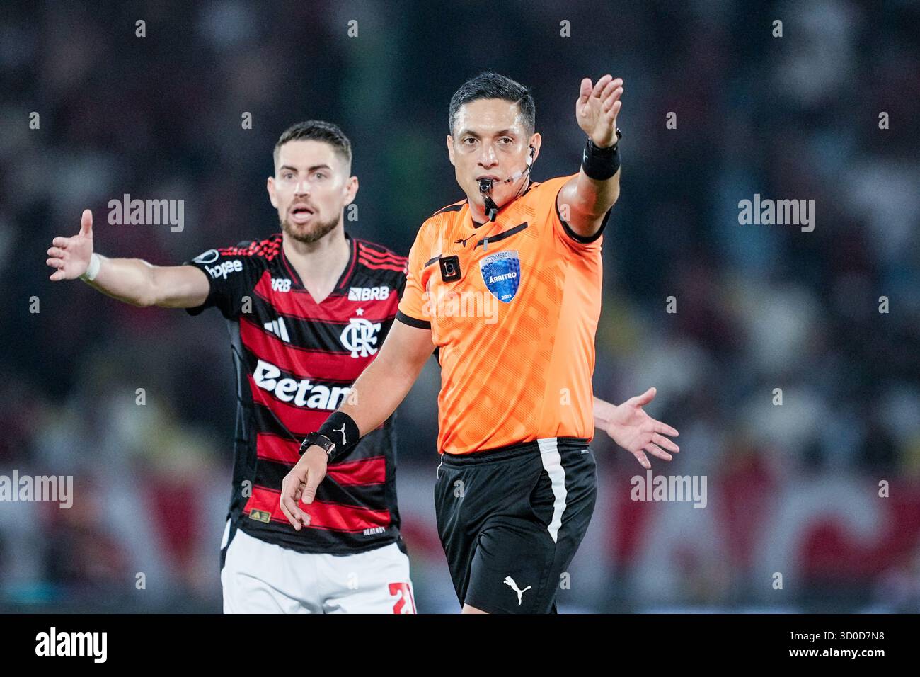 Rio De Janeiro, Brazil. 22nd Oct, 2025. The referee Jesus Valenzuela ...