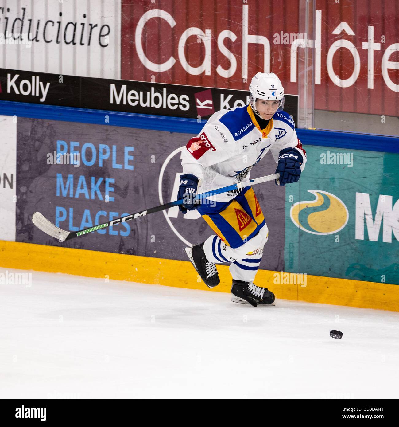 21/10/2025, Fribourg, BCF Arena, NL: Fribourg-Gottéron - EV Zug, #77 ...