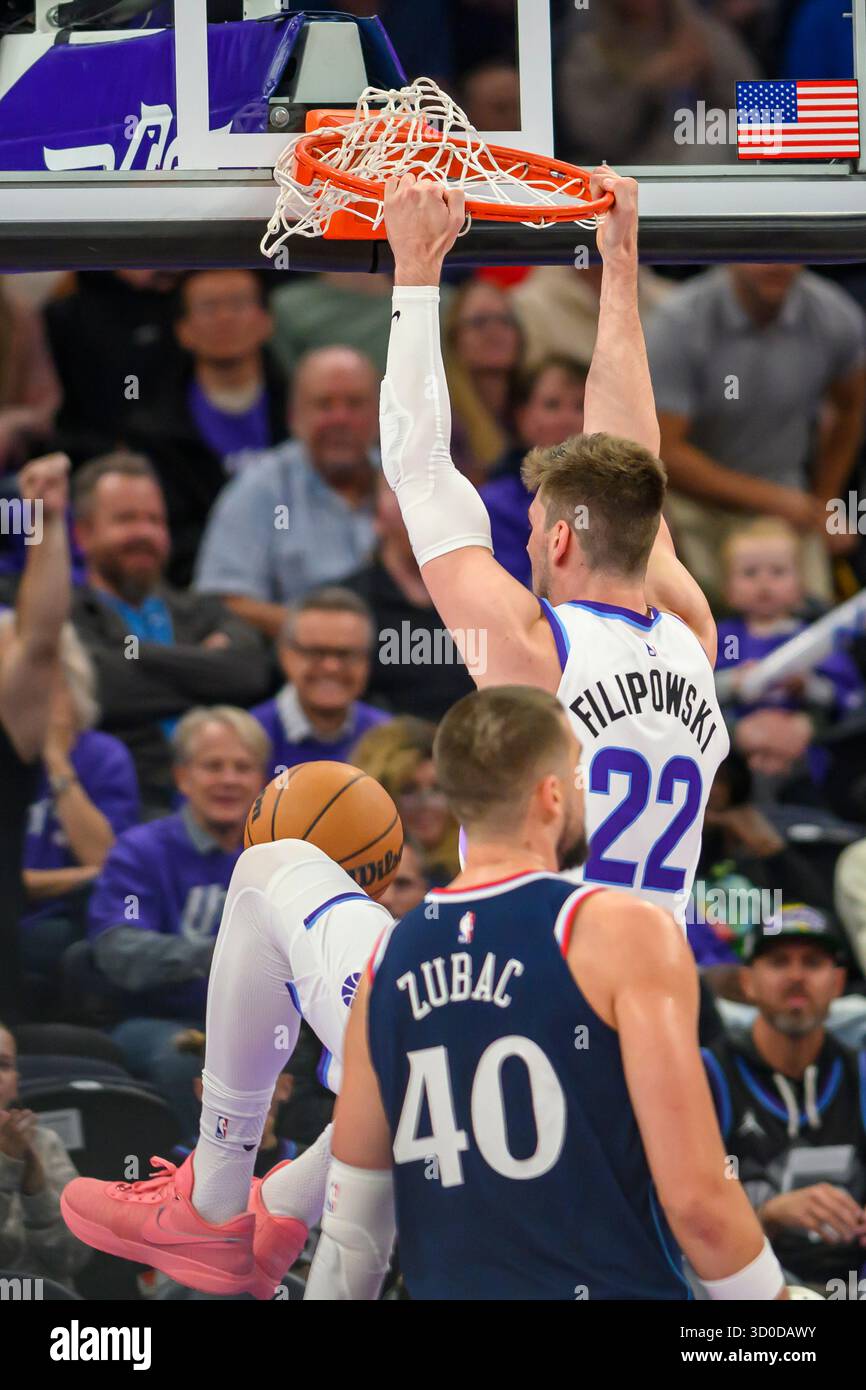 Utah Jazz forward Kyle Filipowski (22) dunks the basketball during the ...