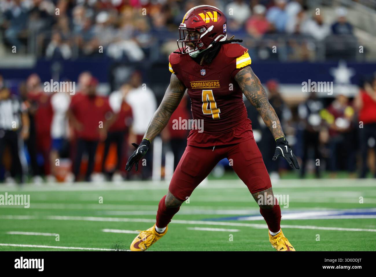 Washington Commanders linebacker Frankie Luvu (4) looks to defend ...