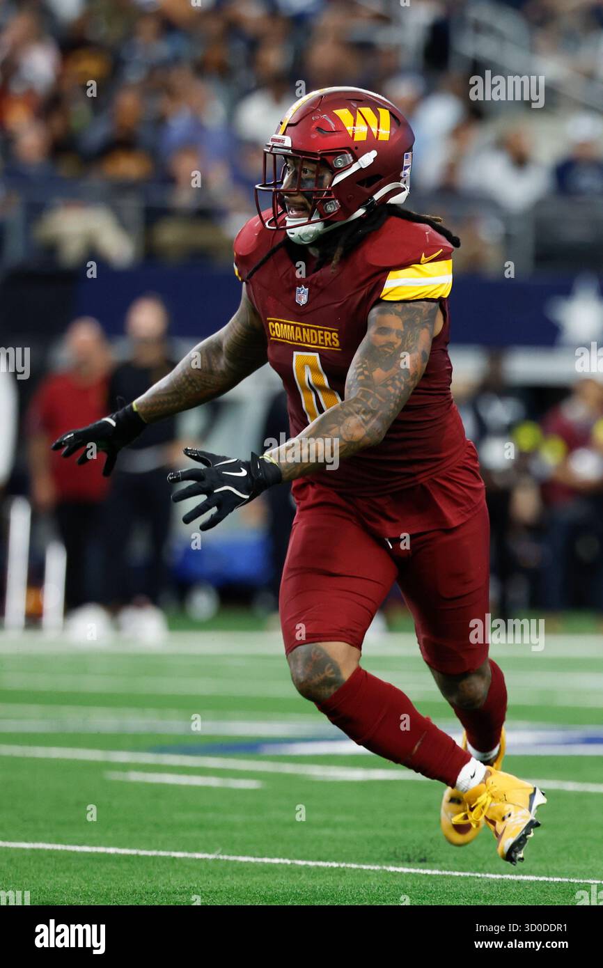Washington Commanders linebacker Frankie Luvu (4) looks to defend ...