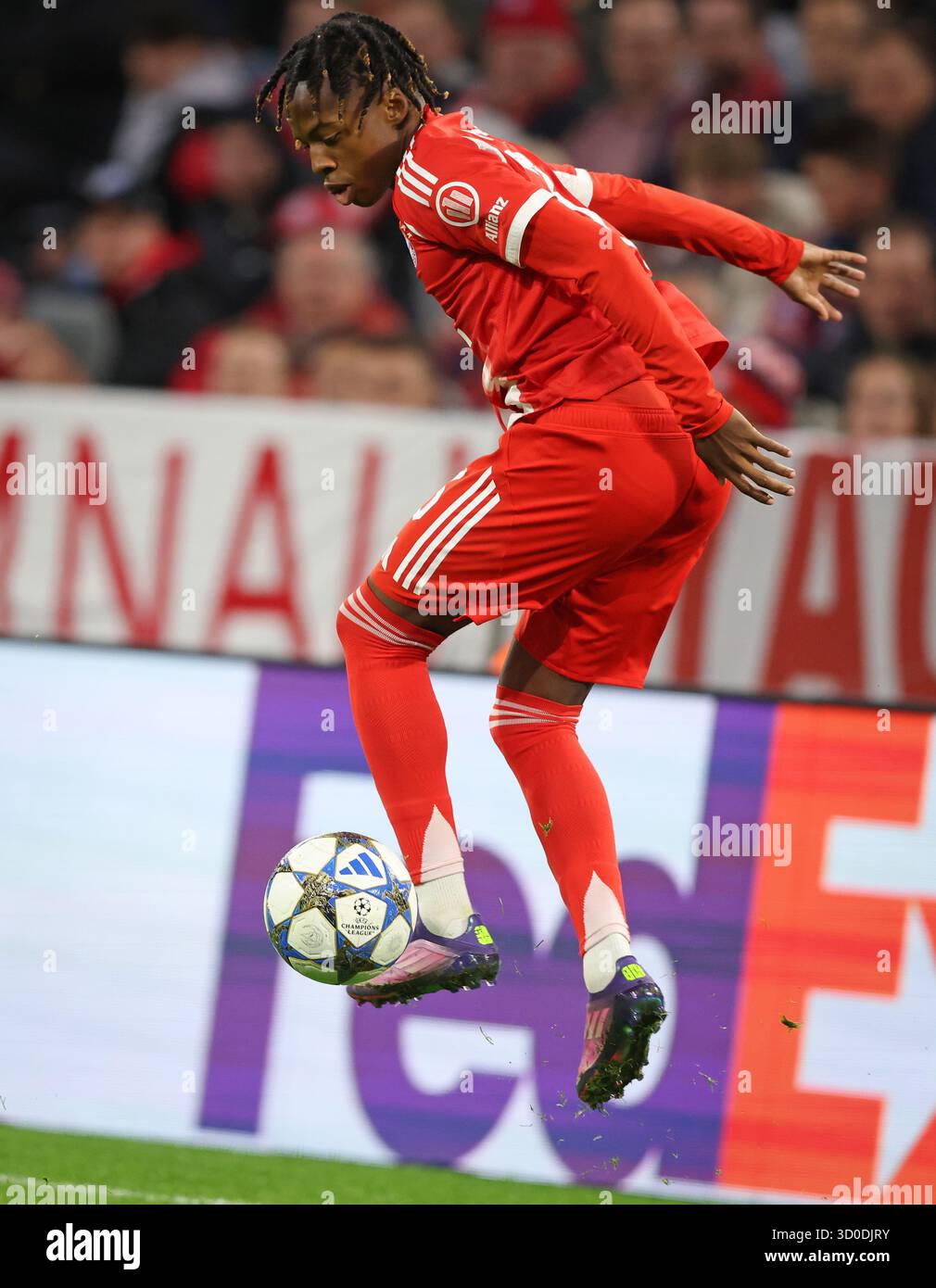 Mike Wisdom of FC Bayern Muenchen FC Bayern MŸnchen - FC Bruegge BrŸgge ...