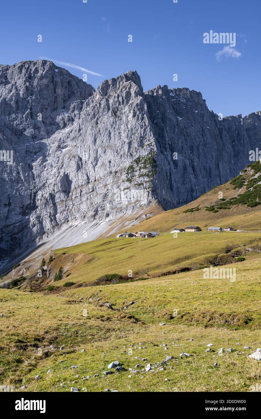 Dreizinkenspitze and Laliederer Wand, landscape with mountain village ...