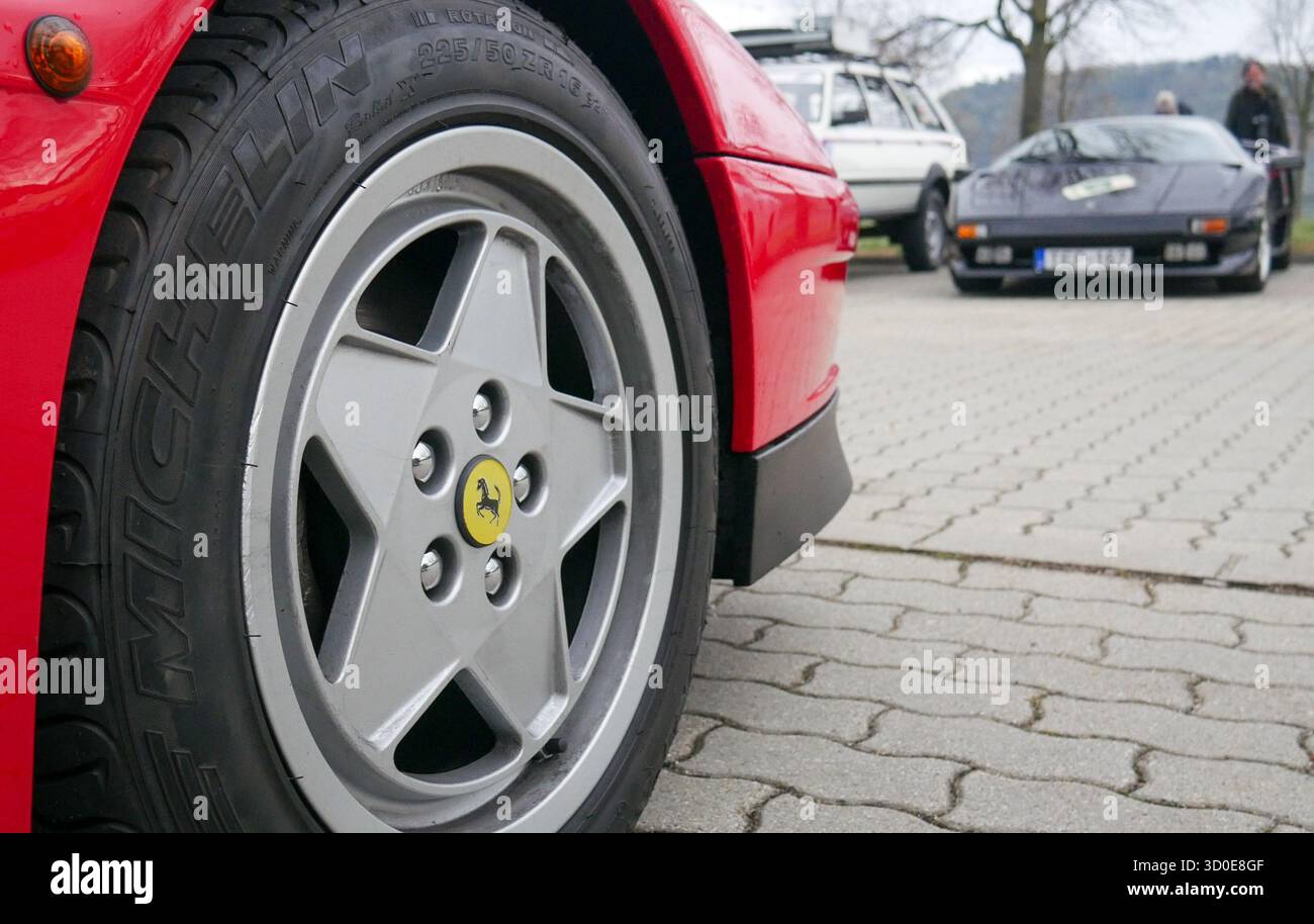 Lamborghini Diablo photo from the angle of a front wheel of a Ferrari ...