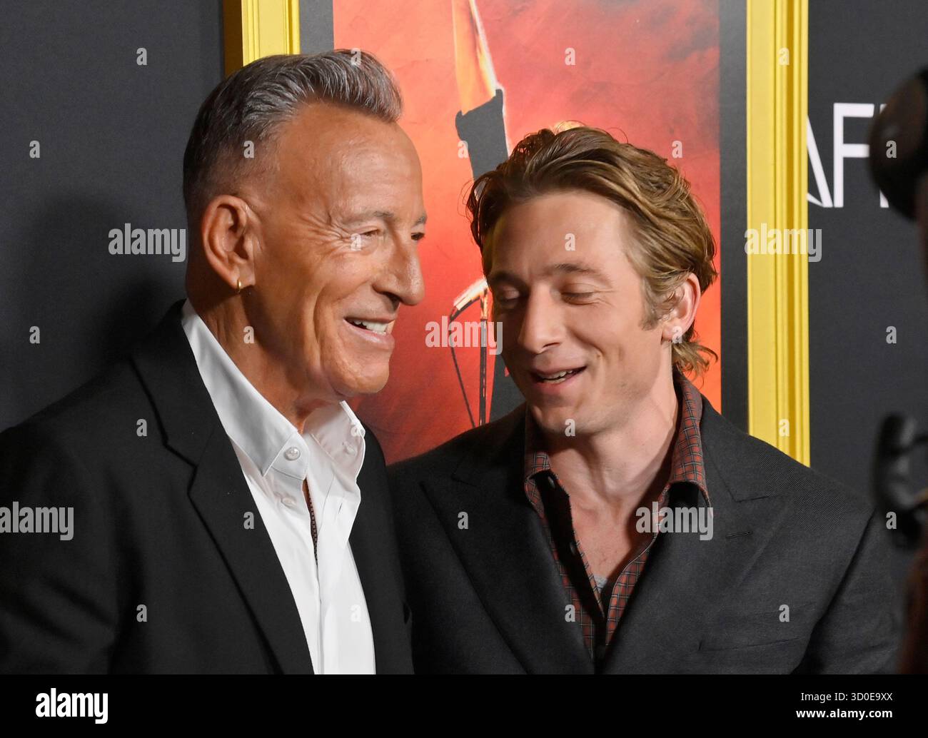 Los Angeles, United States. 22nd Oct, 2025. Cast member Jeremy Allen ...