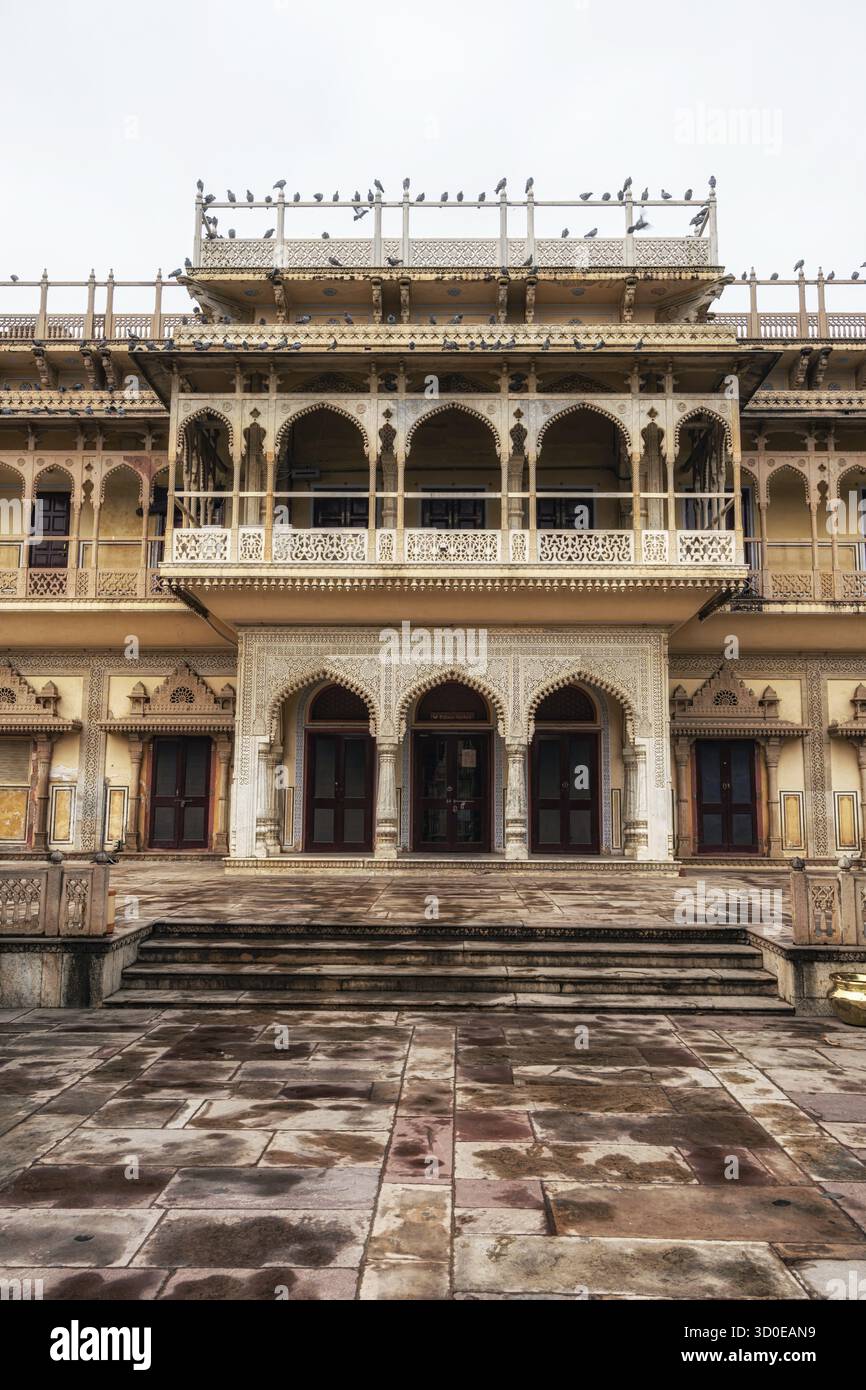 Mubarak mahal courtyard detailed architecture in City Palace, Jaipur ...